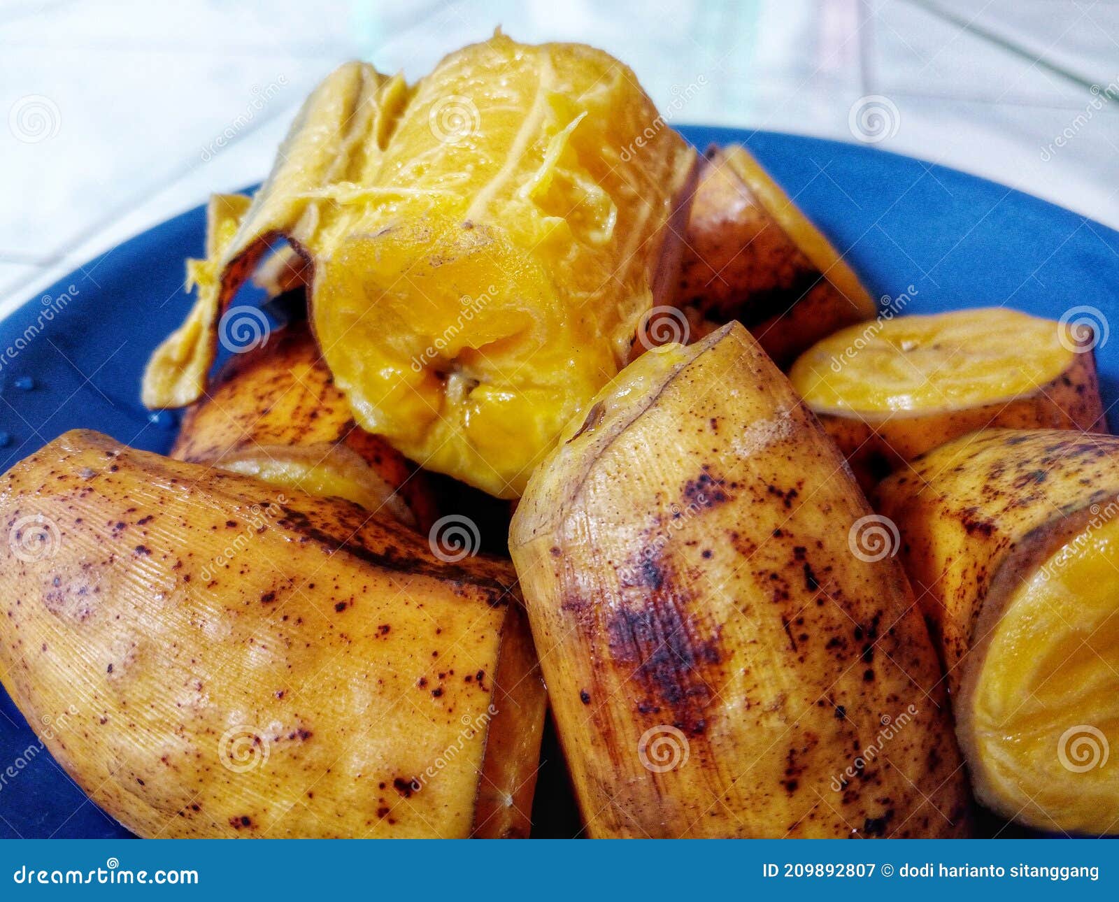 Banana Hervida Comida Tradicional Indonesia Imagen de archivo - Imagen ...