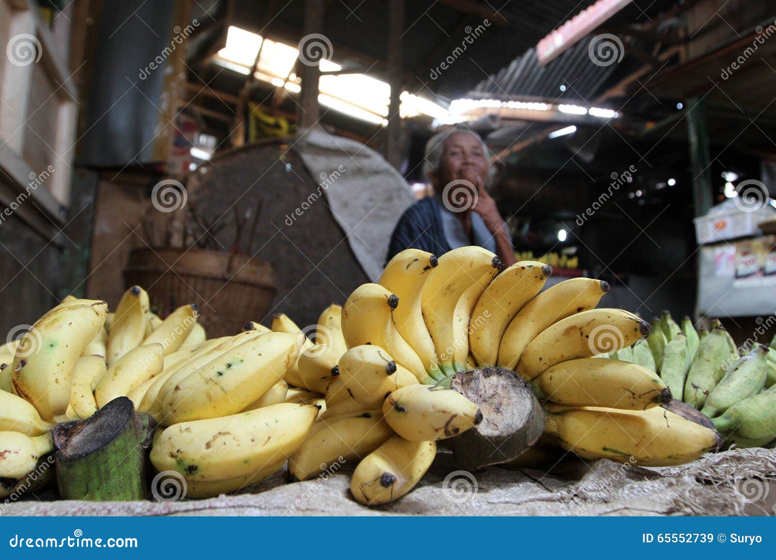 Banane image stock éditorial. Image du java, fruits, bananes - 65552739