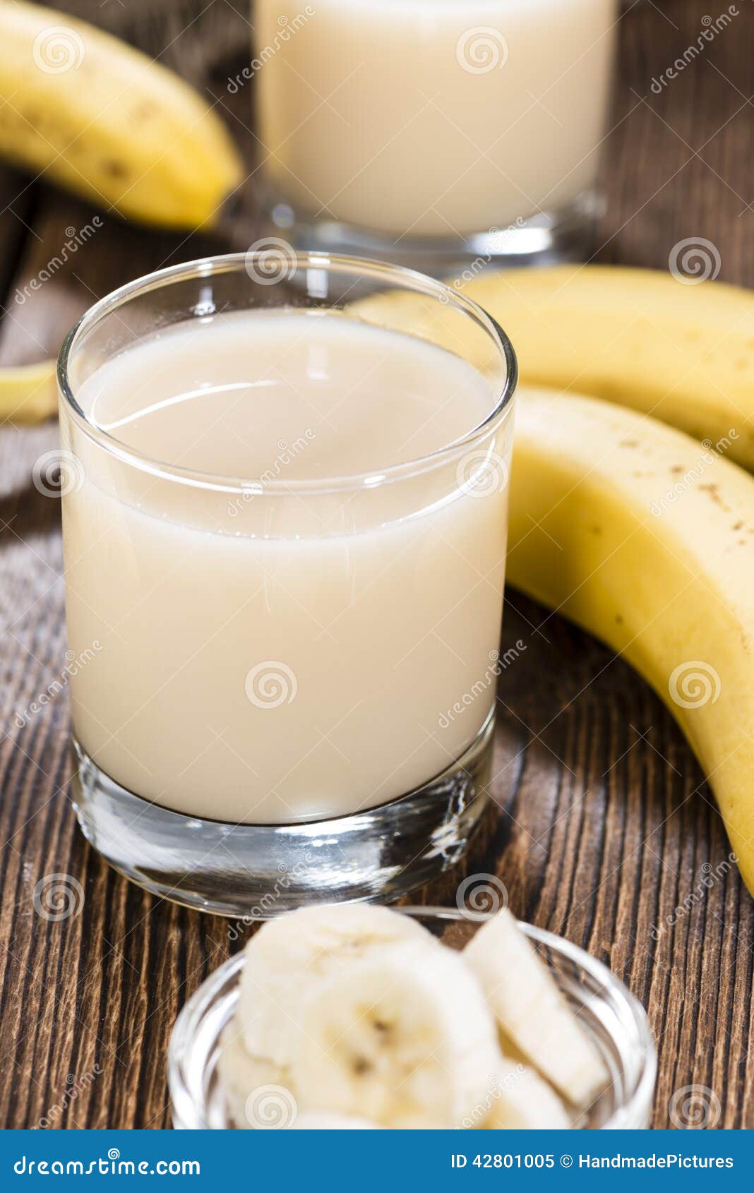 Banane Avec Du Jus Frais De Lait Image stock - Image du fruits, sain ...