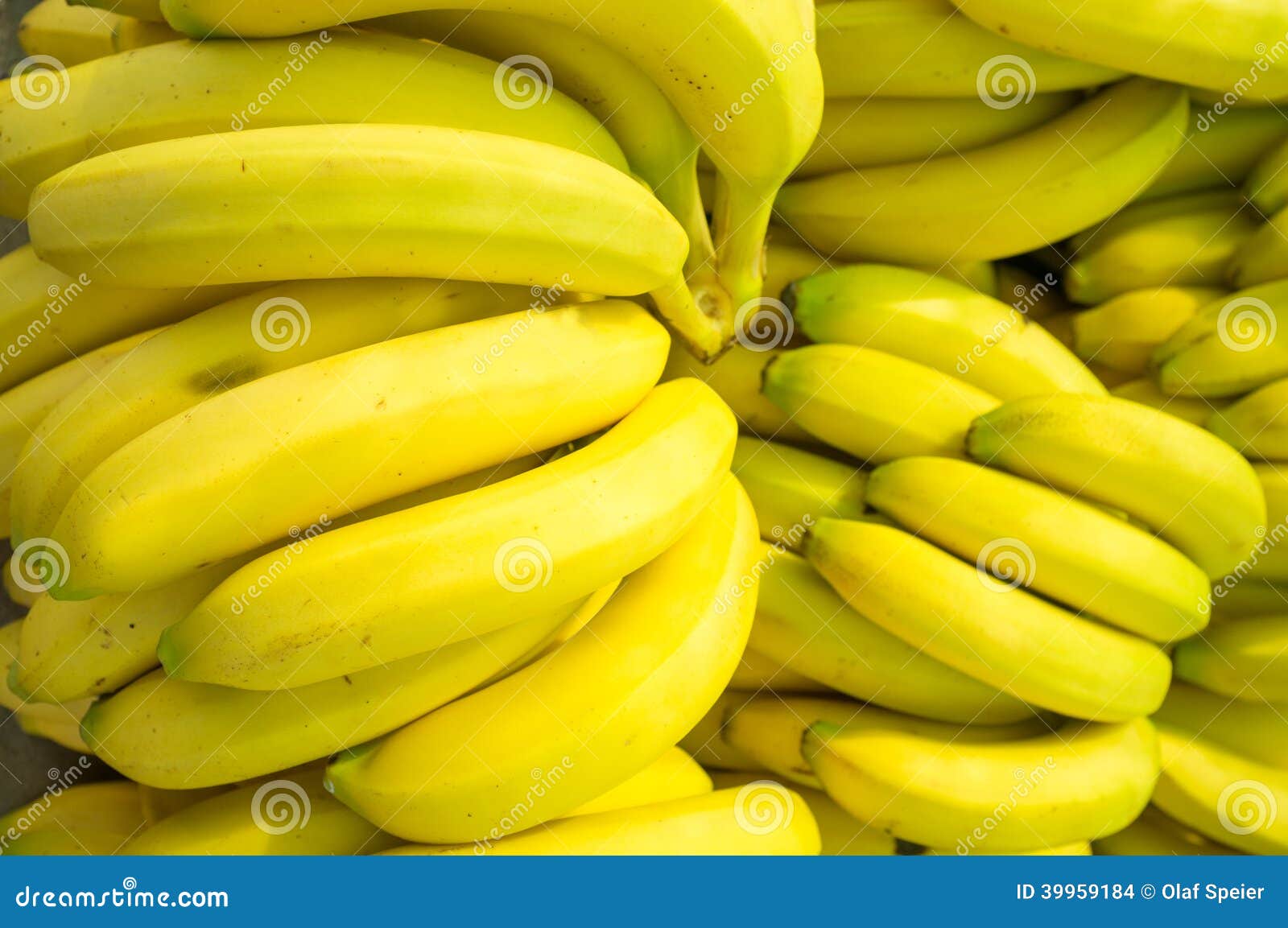 Bananer arkivfoto. Bild av nytt, full, bakgrund, gata - 39959184