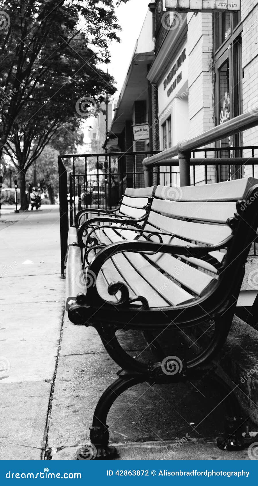 Banco blanco y negro foto de archivo. Imagen de banco - 42863872
