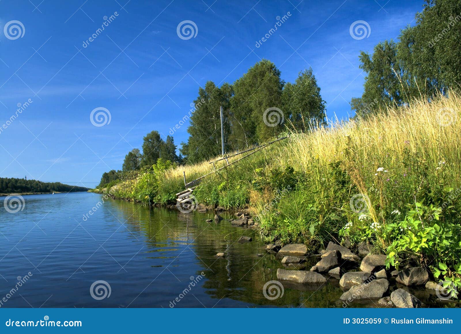 Banco de rio imagem de stock. Imagem de harmonia, cascata - 3025059