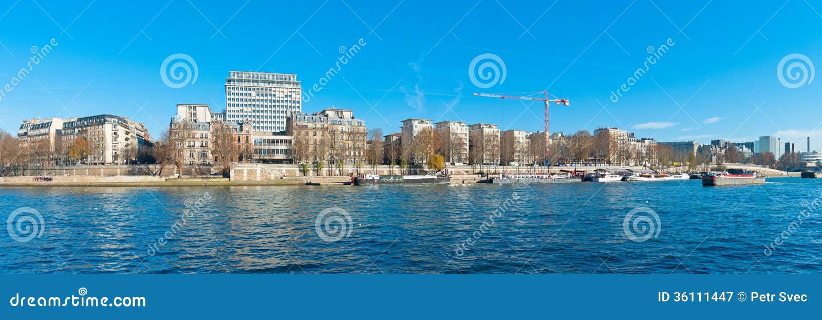 Banco de rio fotografia editorial. Imagem de panorama - 36111447