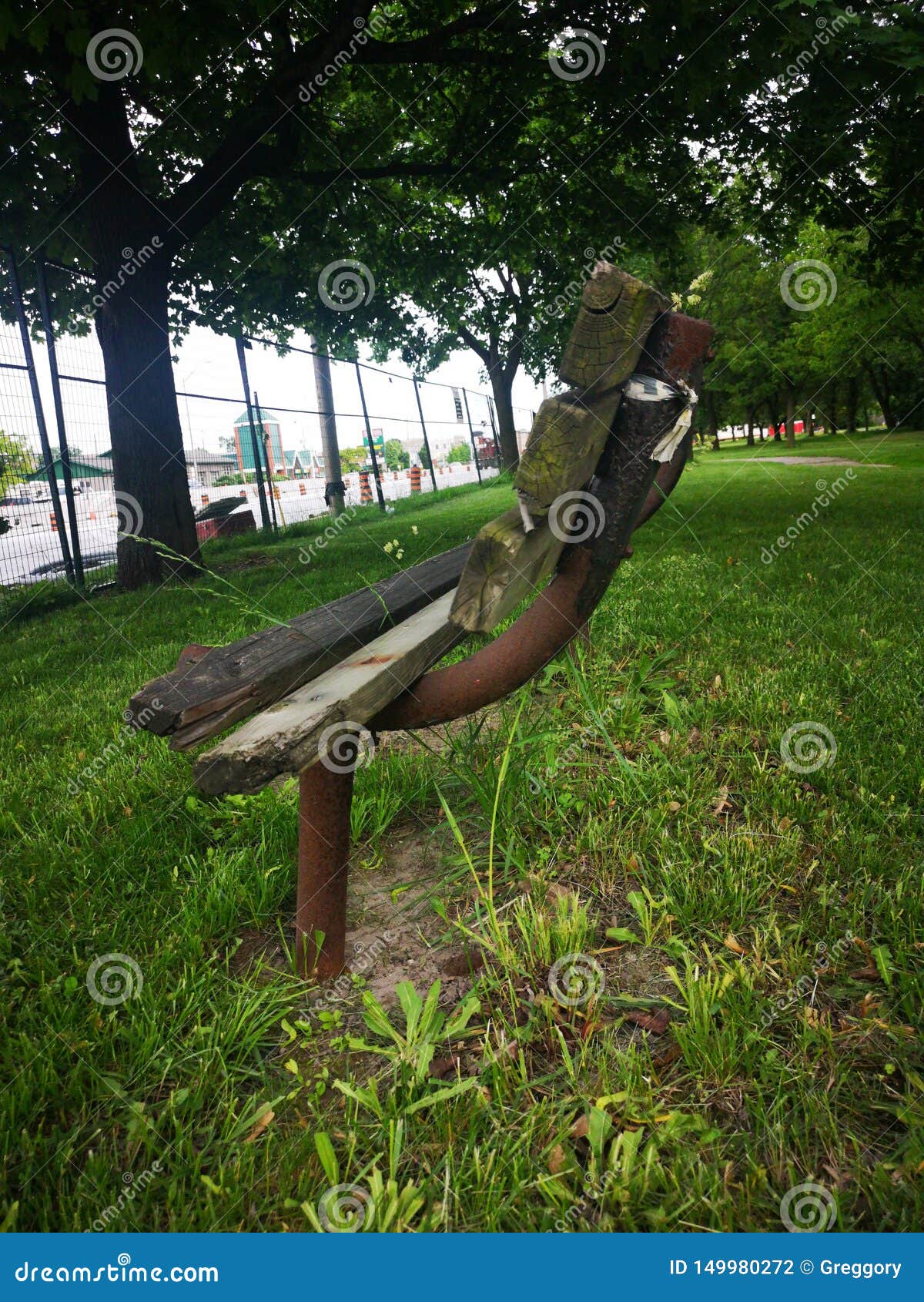 Banco decrepito fotografia stock. Immagine di rotto - 149980272