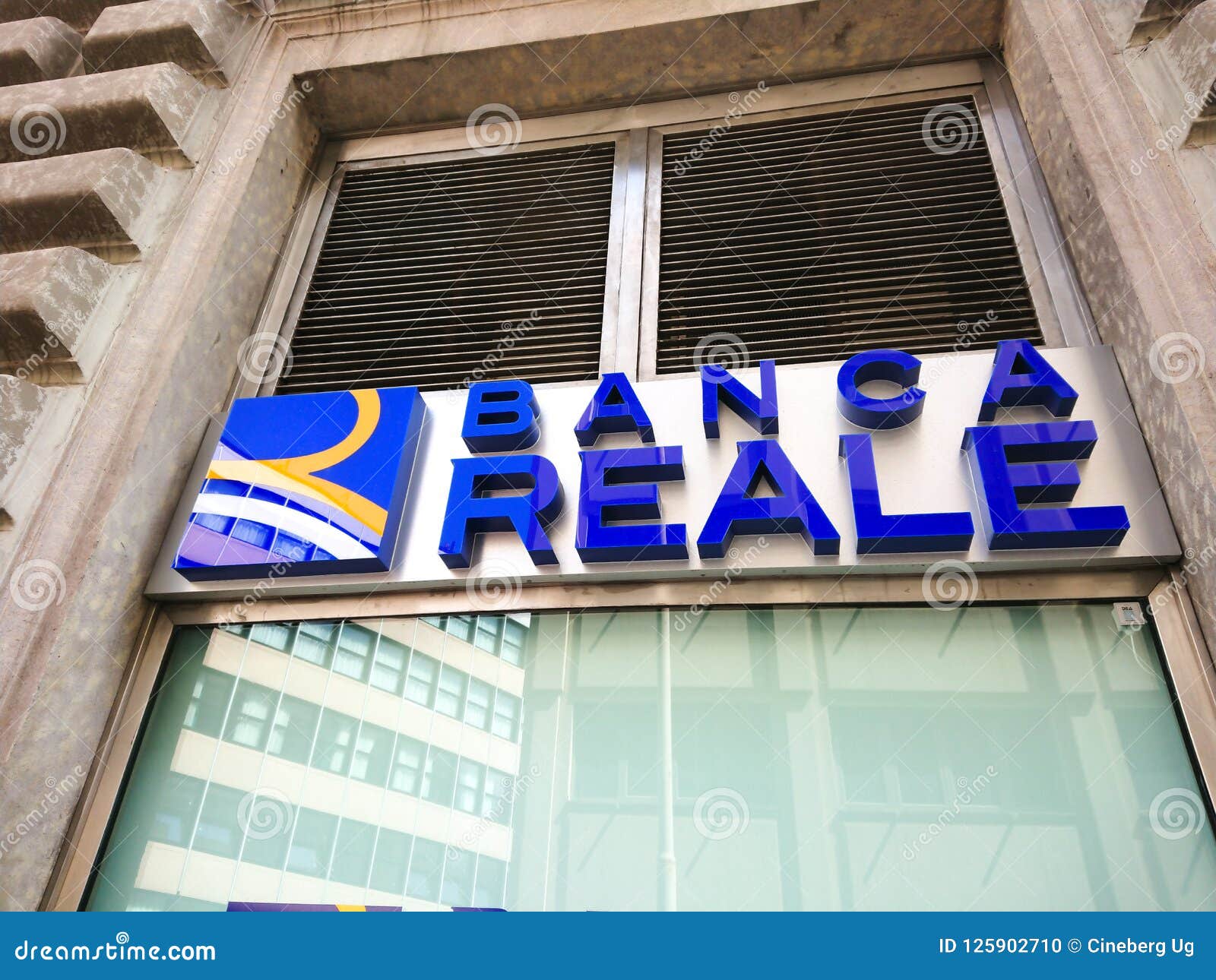 Banco italiano Banca Reale imagen editorial. Imagen de grupo - 125902710