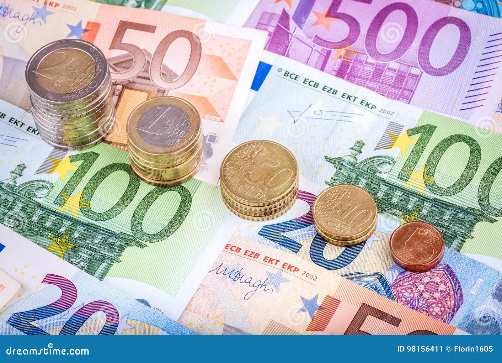 Banconote E Monete Dell'euro Immagine Stock - Immagine di capitale ...