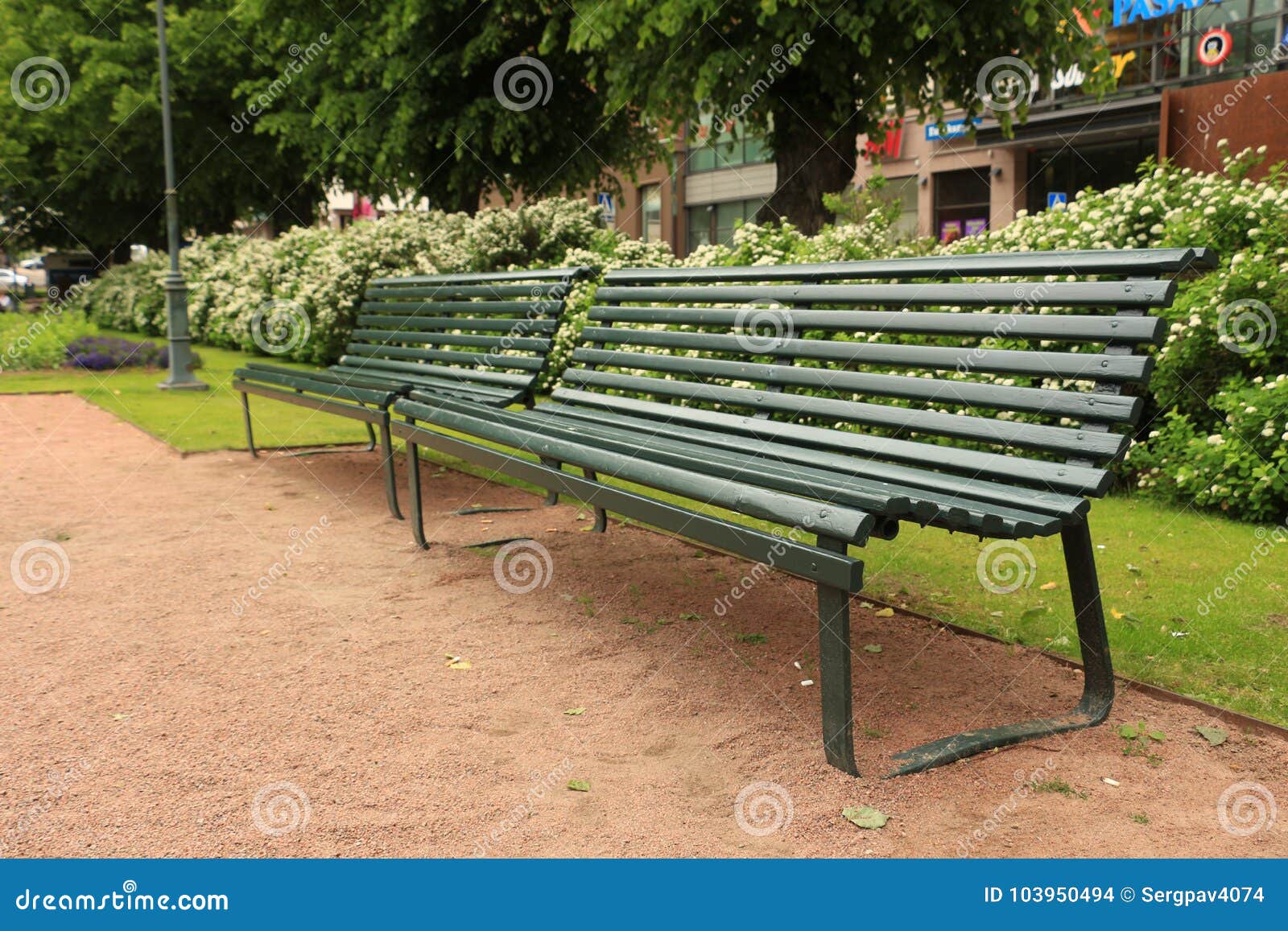 Bancos en el parque imagen de archivo editorial. Imagen de silla ...