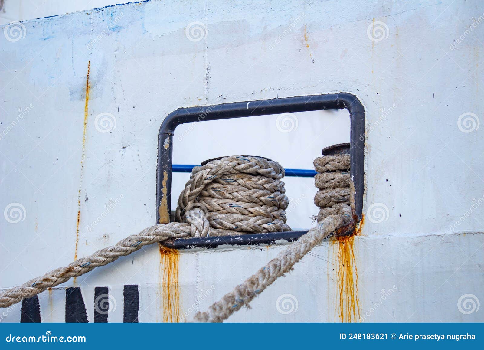Banda de anclaje de barco imagen de archivo. Imagen de mural - 248183621