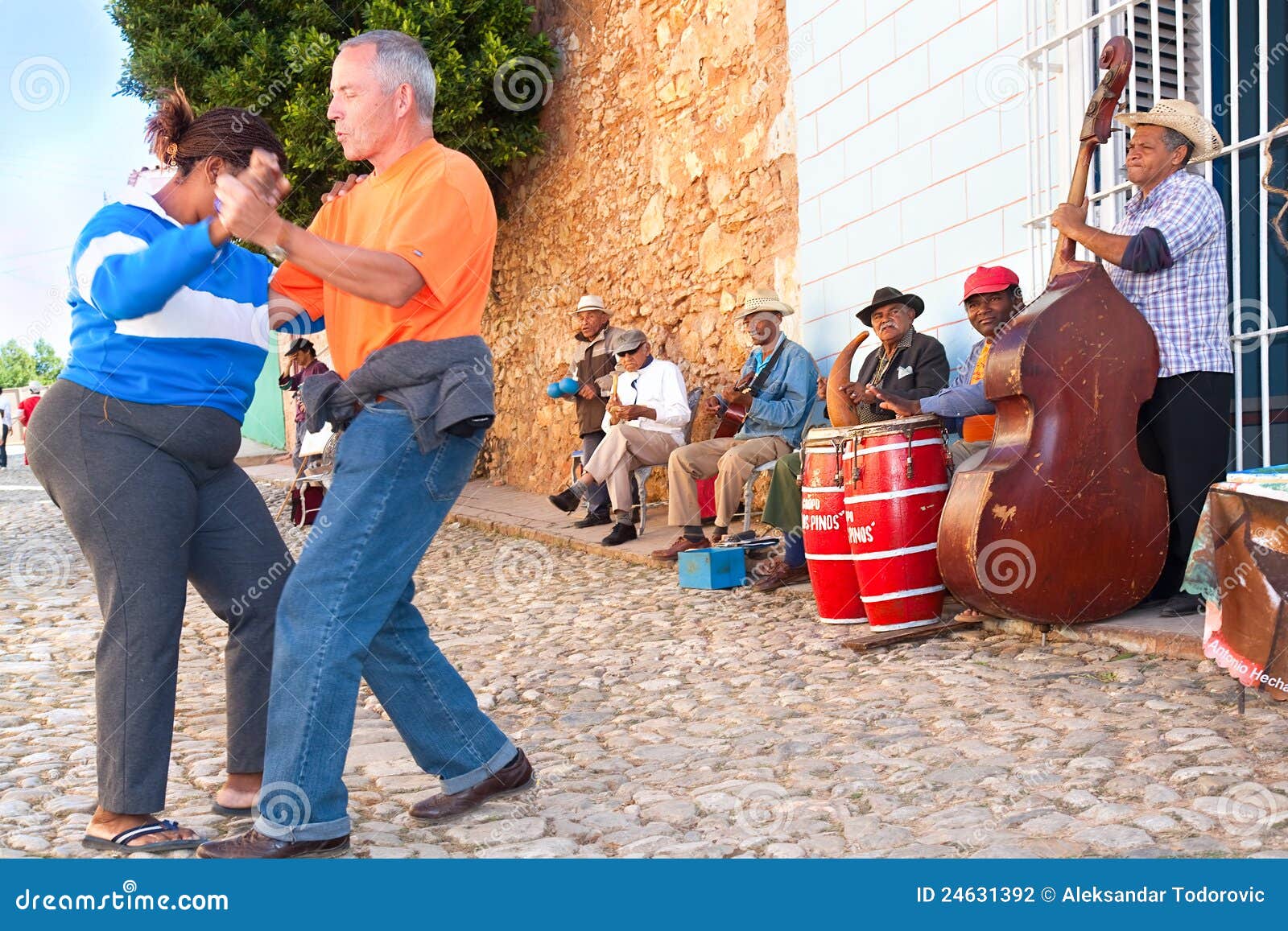 Banda De La Salsa En Trinidad. Fotografía editorial - Imagen de local ...