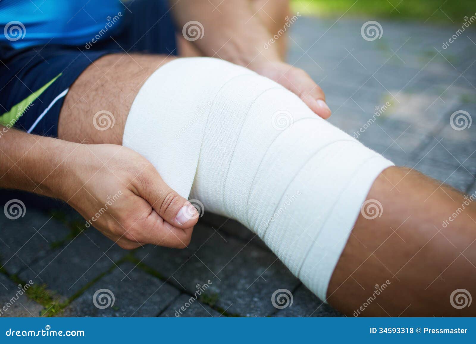 Bandaging leg stock photo. Image of seated, sitting, medicine - 34593318