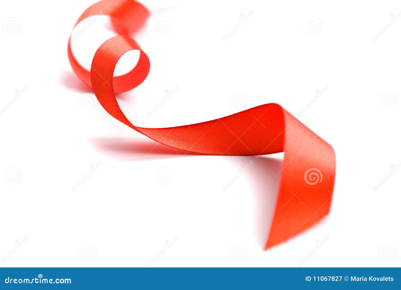 Bande rouge de satin image stock. Image of emballage - 11067827