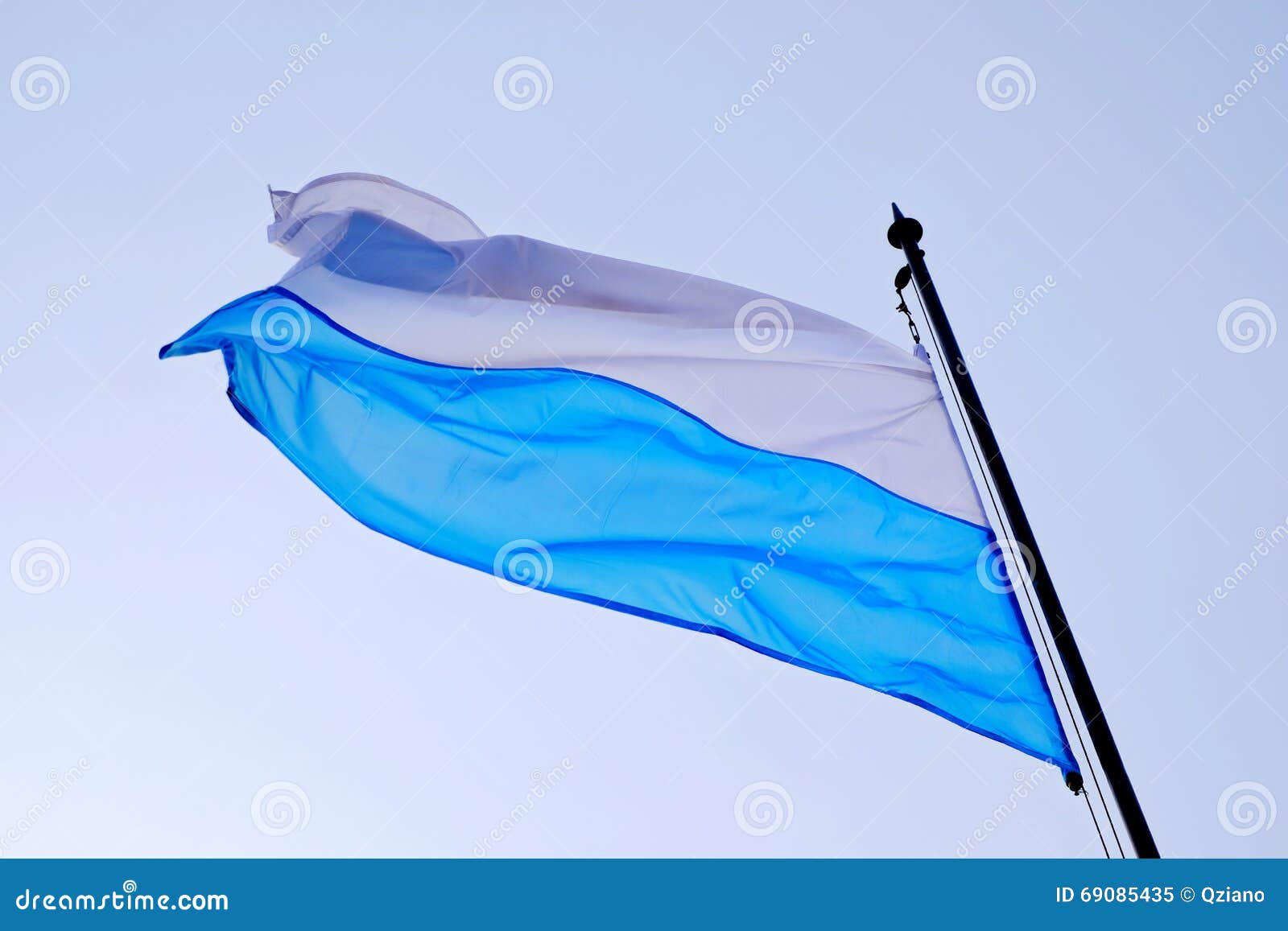 A bandeira azul e branca imagem de stock. Imagem de feriado - 69085435