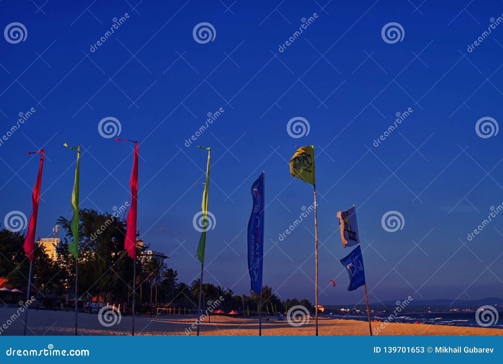 Bandeiras Na Praia De Mui Ne Foto de Stock Editorial - Imagem de ...