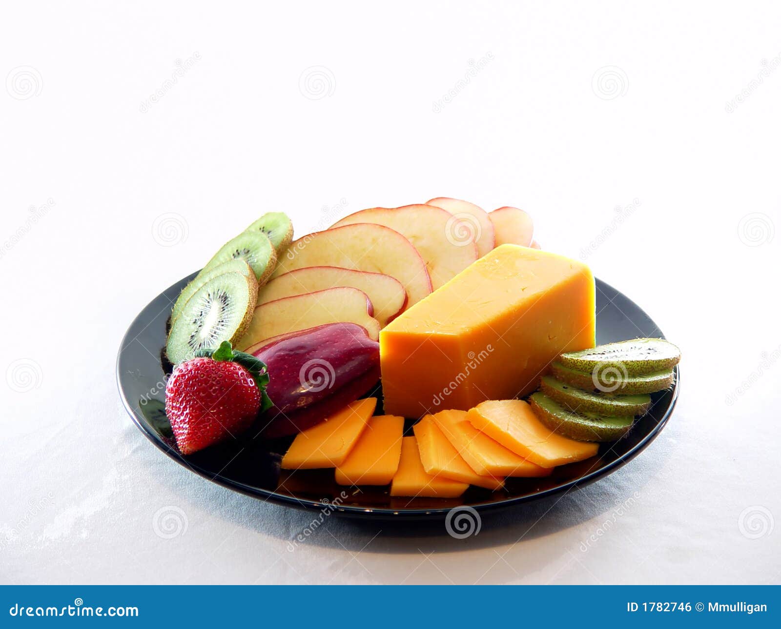 Bandeja Del Queso Y De La Fruta En Blanco Foto de archivo - Imagen de ...