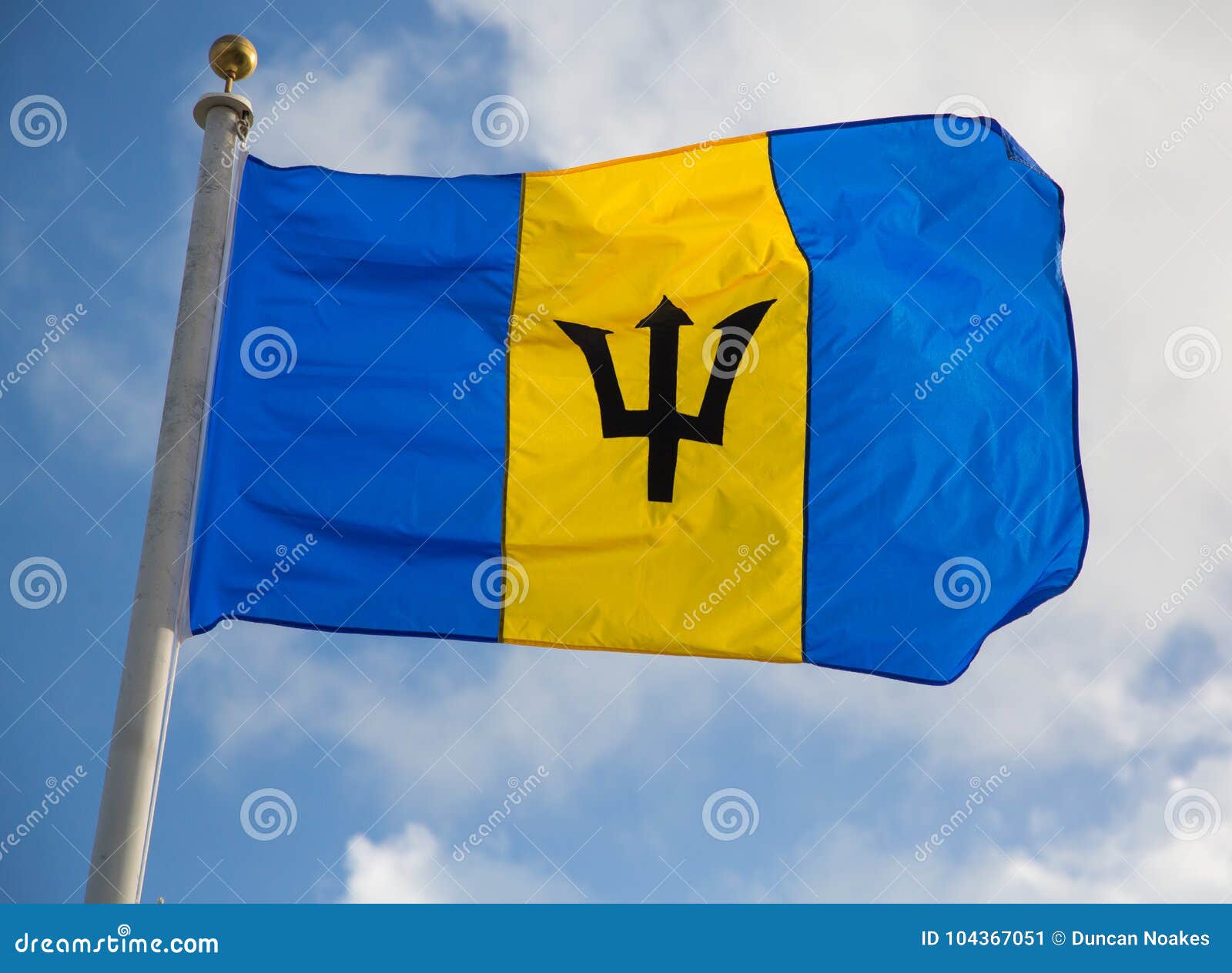 Bandera de Barbados imagen de archivo. Imagen de oeste - 104367051