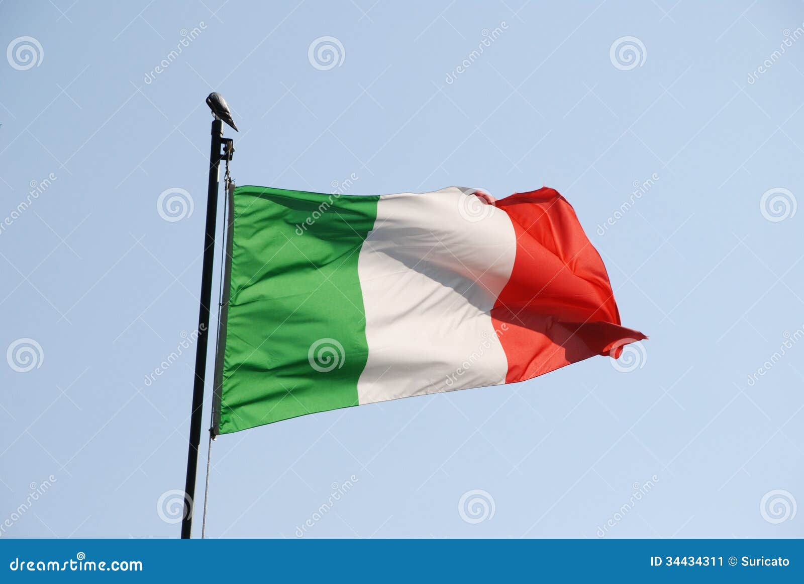 Bandera italiana imagen de archivo. Imagen de milano - 34434311