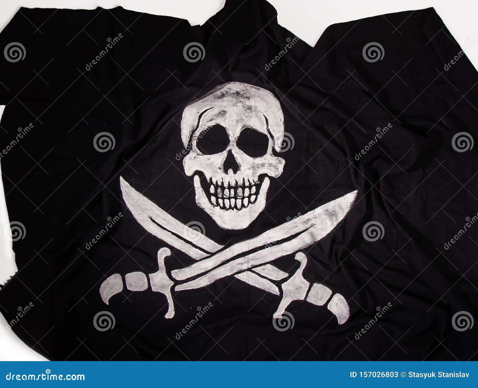 Bandera Jolly Roger imagen de archivo. Imagen de cruz - 157026803