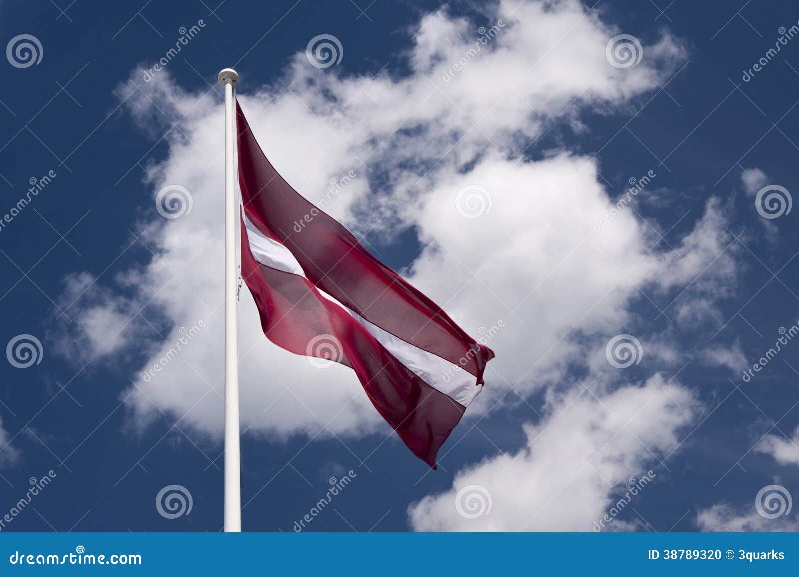 Bandera letona foto de archivo. Imagen de cielo, naciones - 38789320