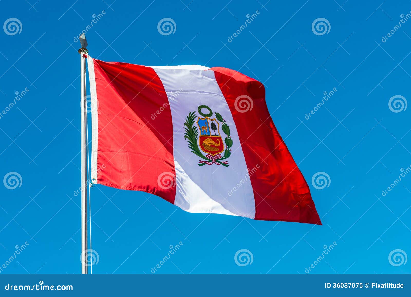Bandera Peruana Los Andes En Puno Perú Imagen de archivo - Imagen de ...
