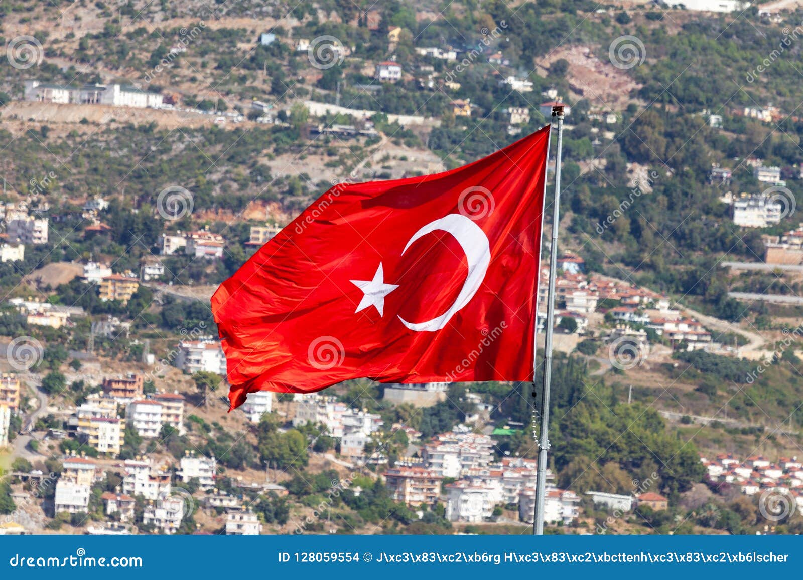 Bandera Turca Delante De La Ciudad Foto de archivo - Imagen de ciudad ...