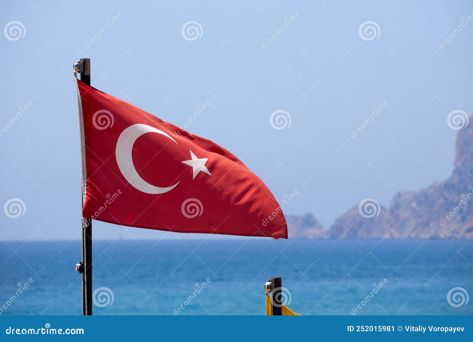Bandera Turca Ondeando En El Viento Imagen de archivo - Imagen de ...