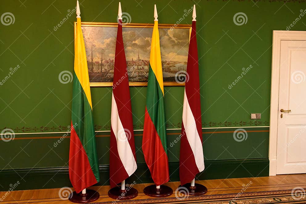 Banderas De Lituania Y De Letonia Imagen editorial - Imagen de estados ...