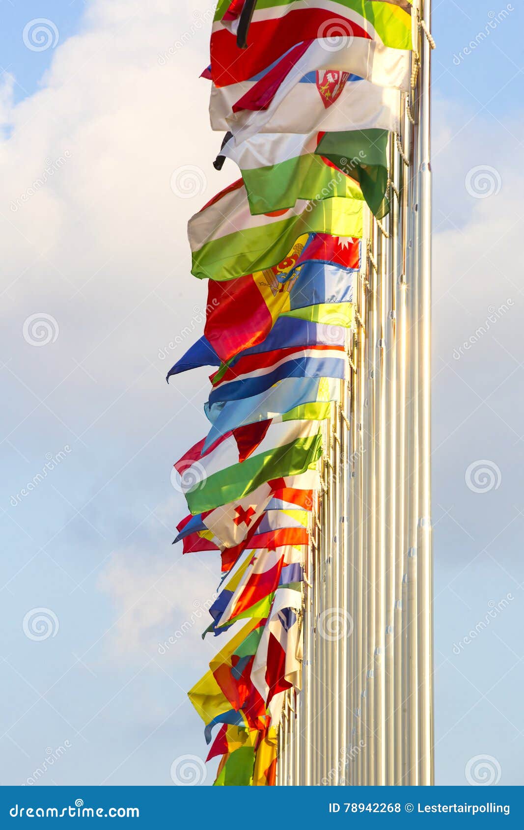 Banderas En Astas De Bandera Foto de archivo - Imagen de diplomacia ...