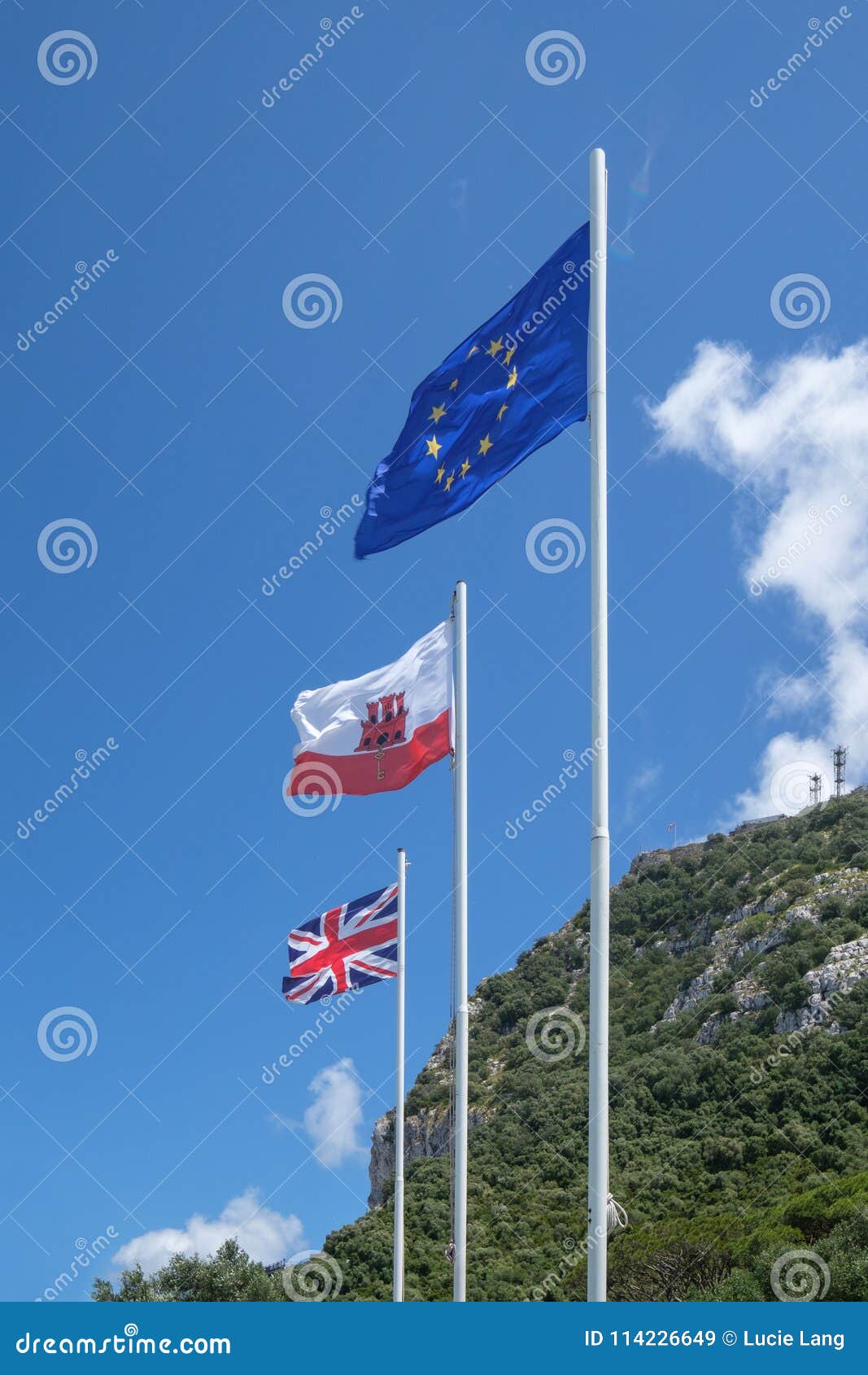 Banderas En La Roca De Gibralta Imagen de archivo editorial - Imagen de ...