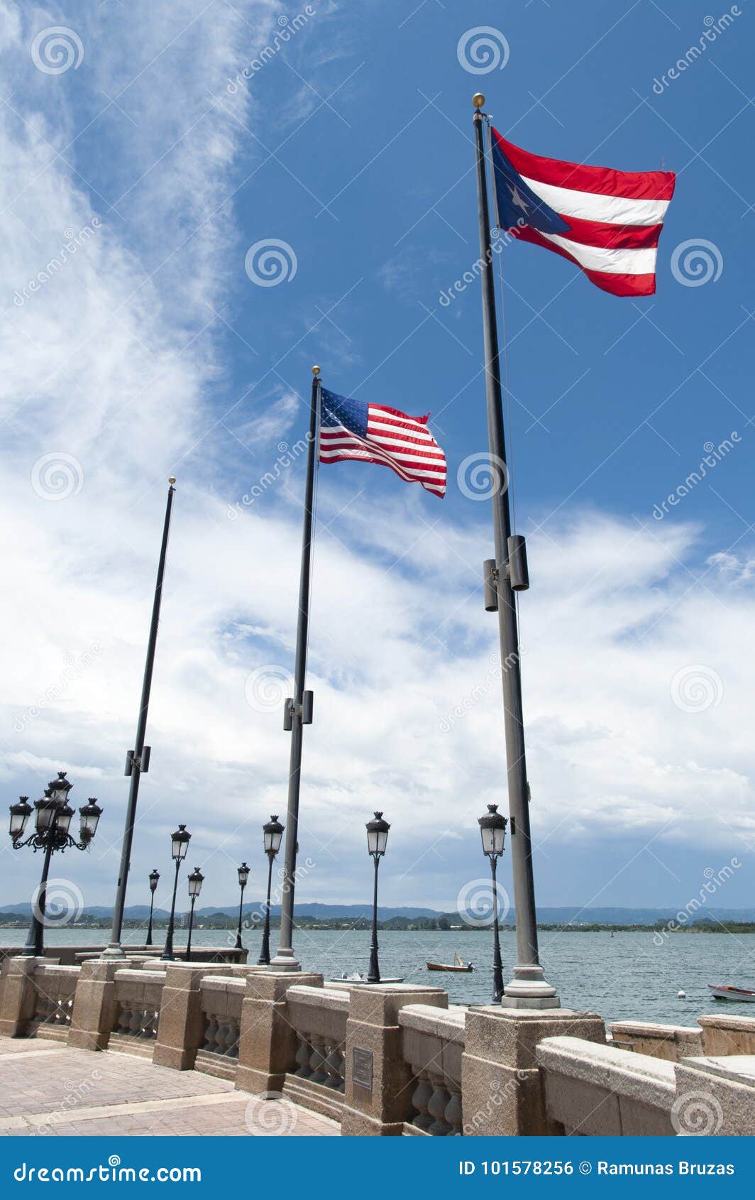 Banderas en Puerto Rico foto de archivo. Imagen de viejo - 101578256