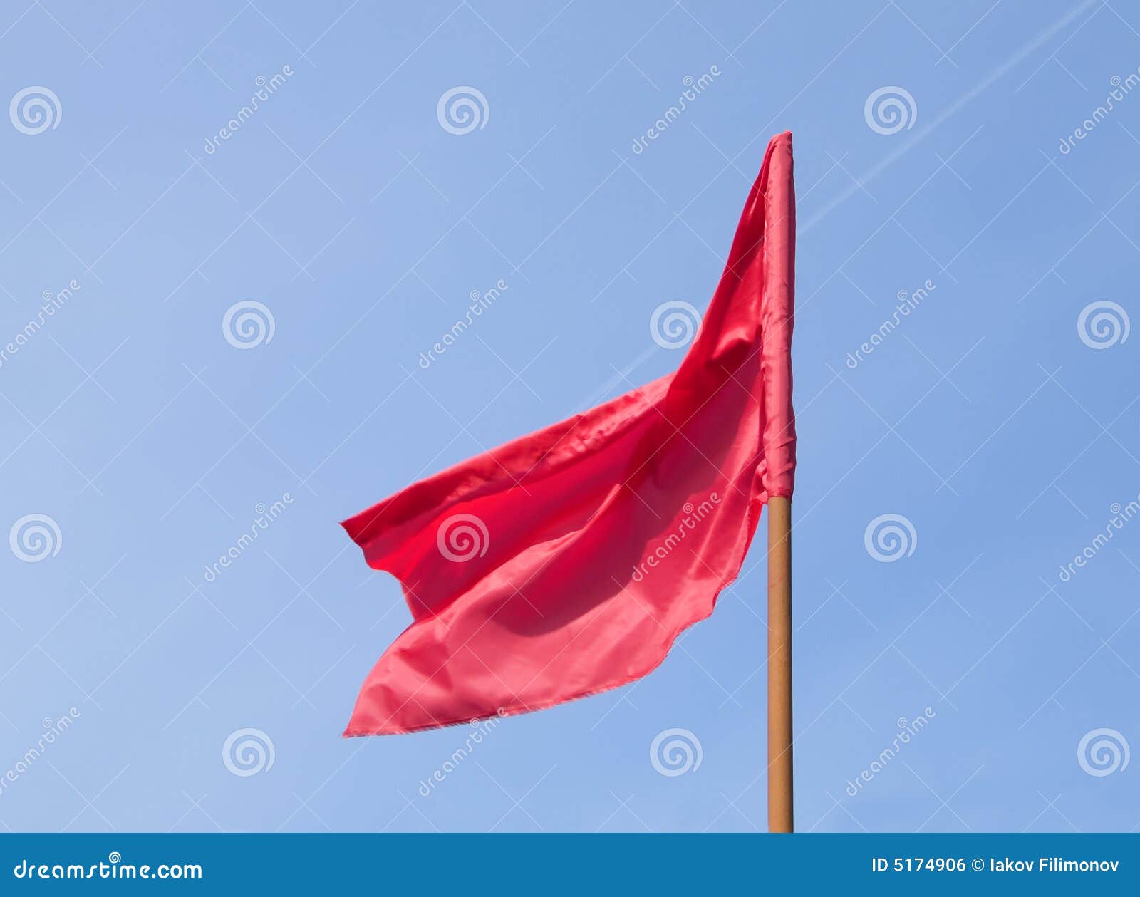 Bandiera rossa fotografia stock. Immagine di vento, tessuto - 5174906