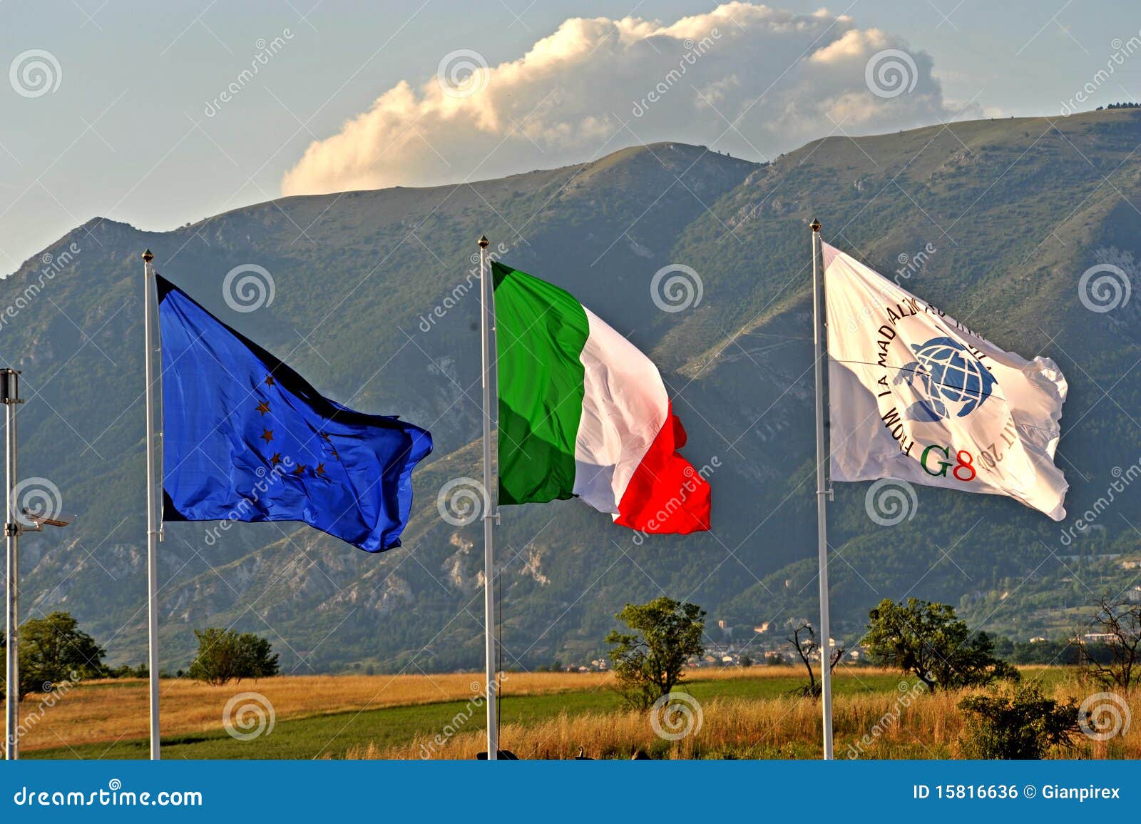 Bandiere editorial photo. Image of abruzzo, europea, grande - 15816636