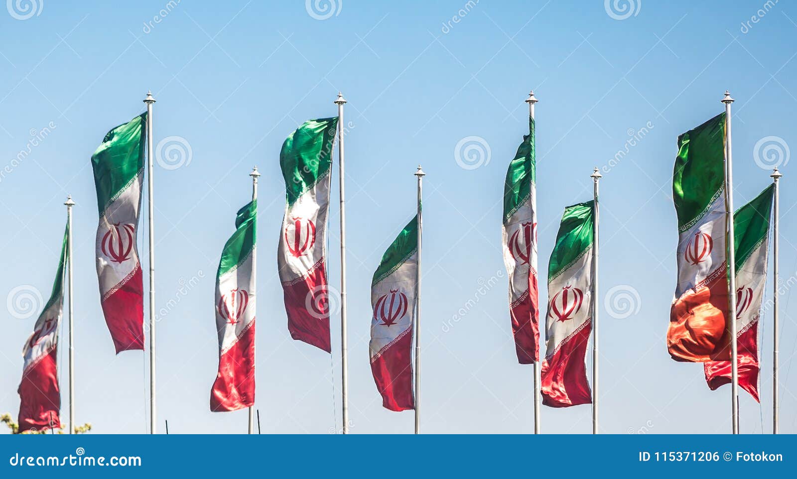 Bandiere dell'Iran fotografia stock. Immagine di cartellone - 115371206