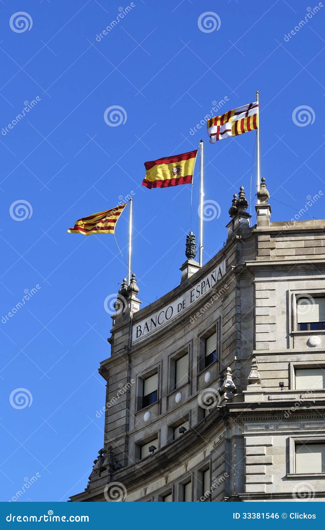 Bandiere Sulla Banca Dell'edificio Della Spagna. Barcellona Fotografia ...