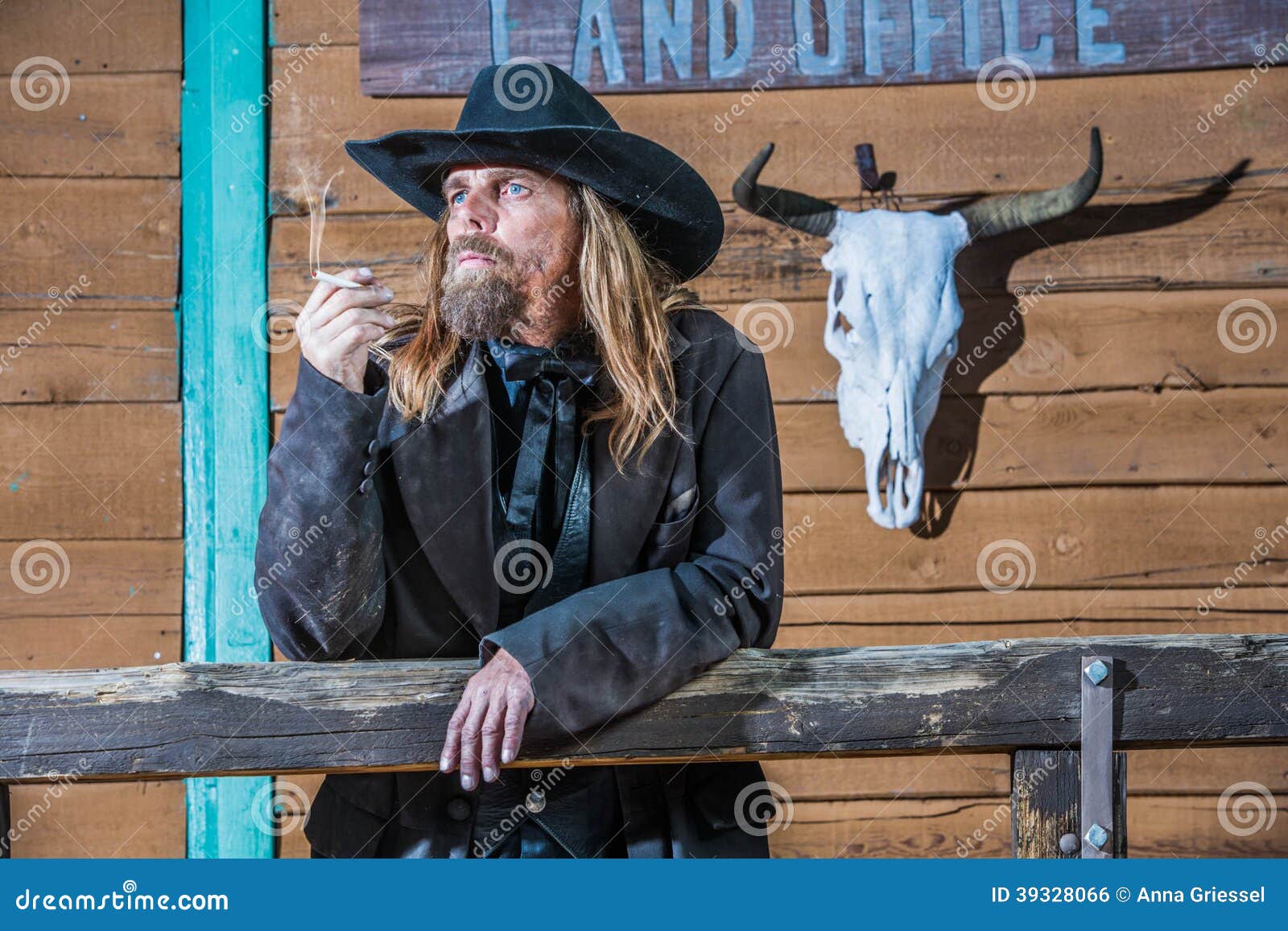 Bandit Portrait arkivfoto. Bild av sheriff, cigarett - 39328066