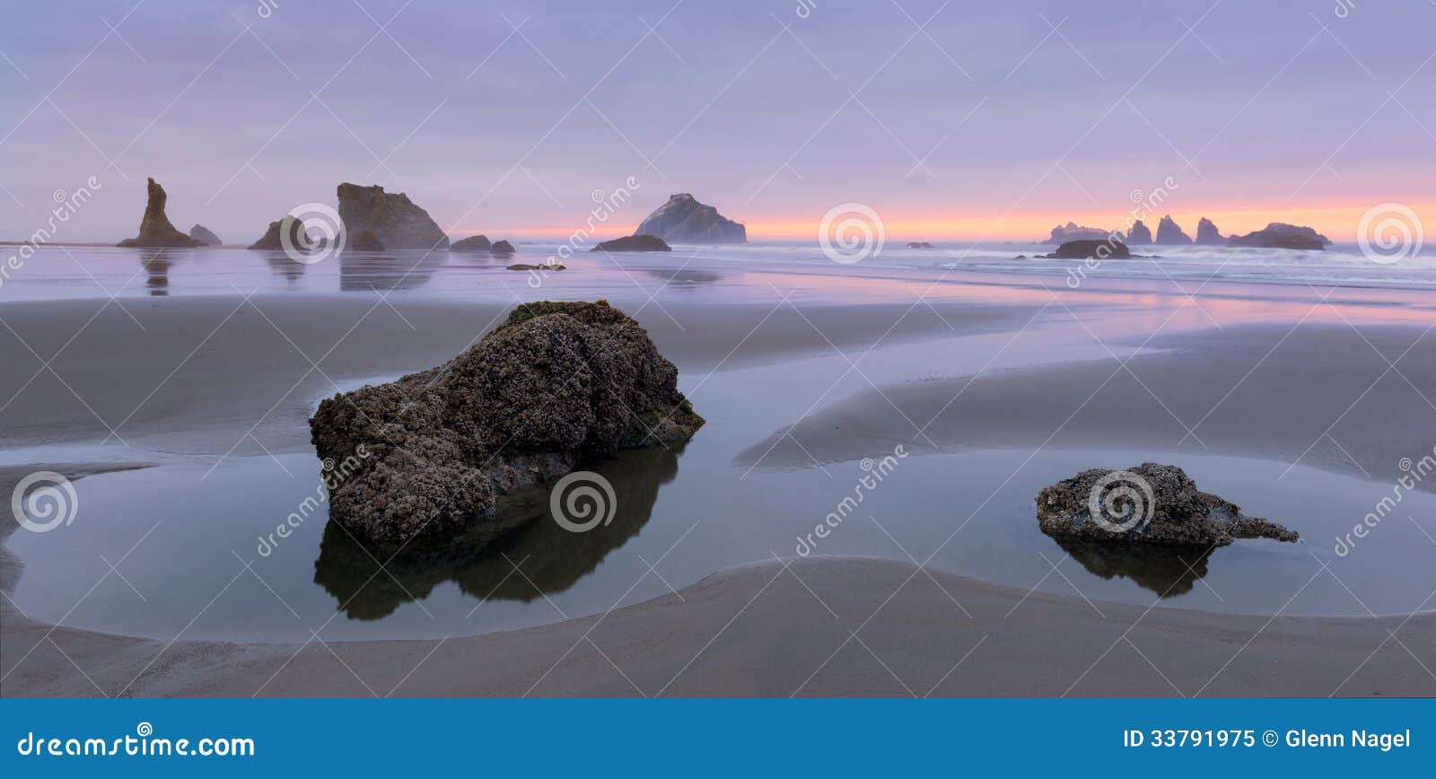 Bandon Beach at twilight stock image. Image of puddles - 33791975