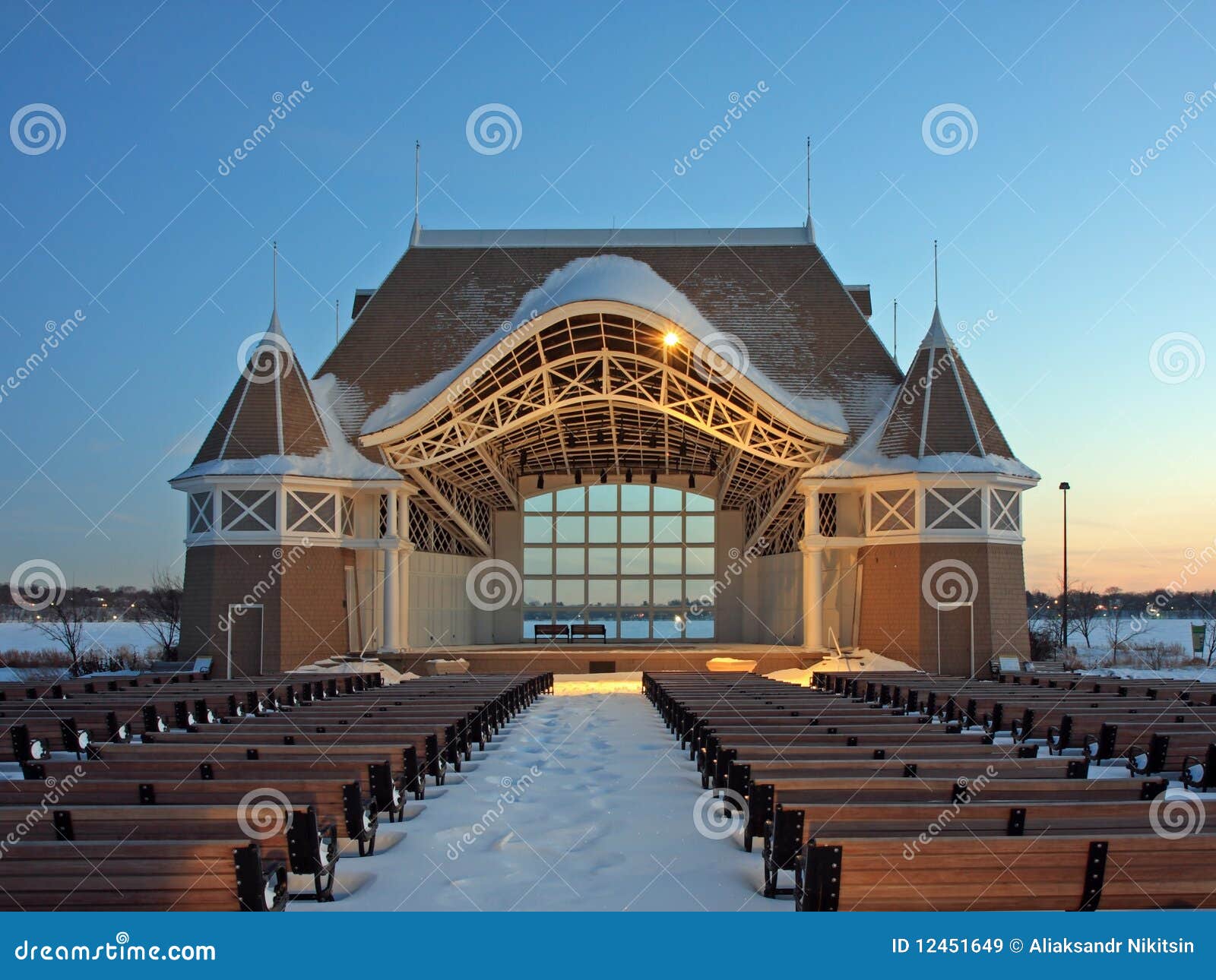 Bandshell in Minneapolis stock image. Image of lake, band - 12451649