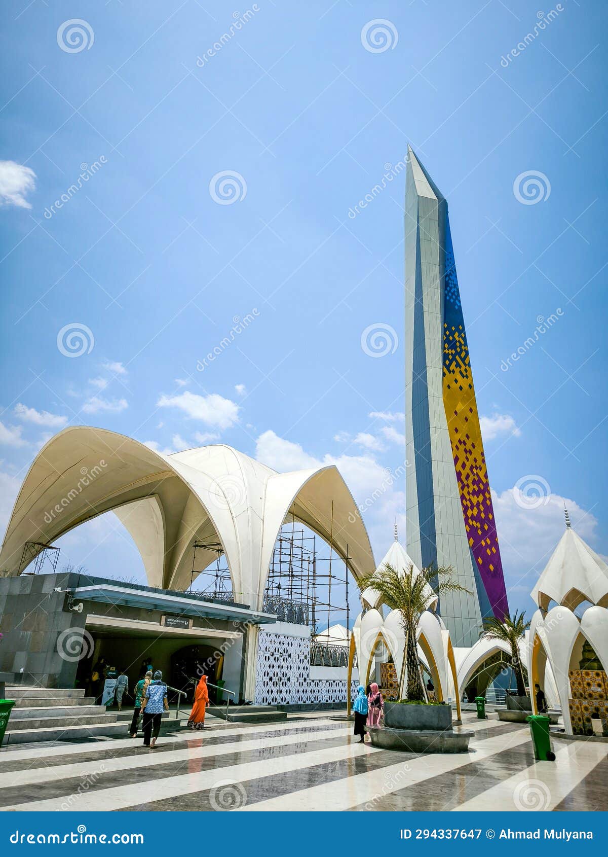 The great mosque Al-Jabbar editorial photography. Image of islam ...