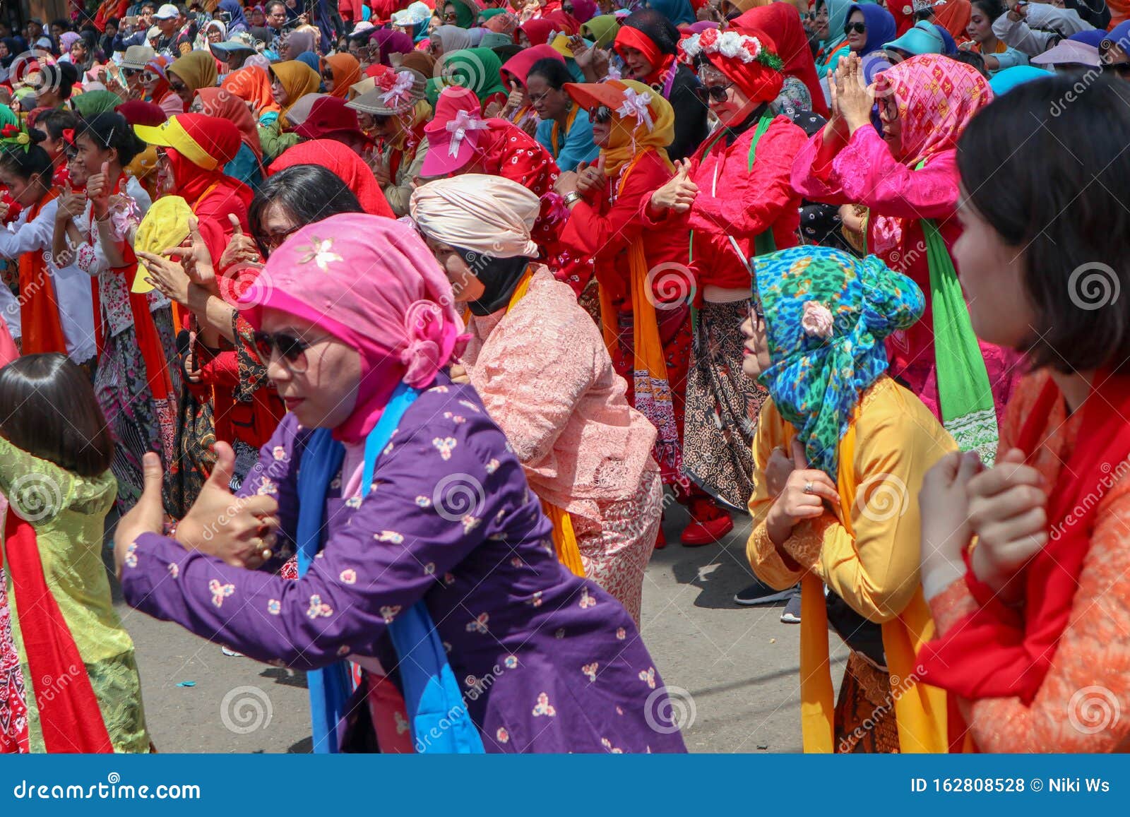 Bandung, Indonesian - November 03 2019: Celebration Ethnic Java Dance ...