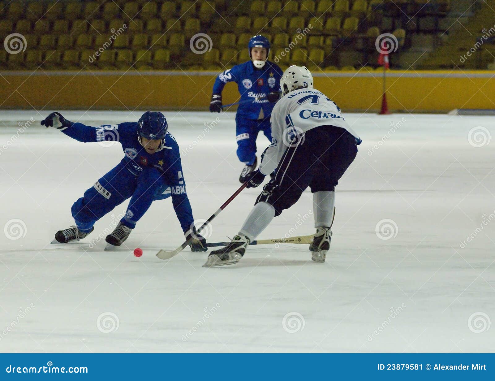 Bandy Game Dynamo Vs Baikal Editorial Photo - Image of player, rink ...