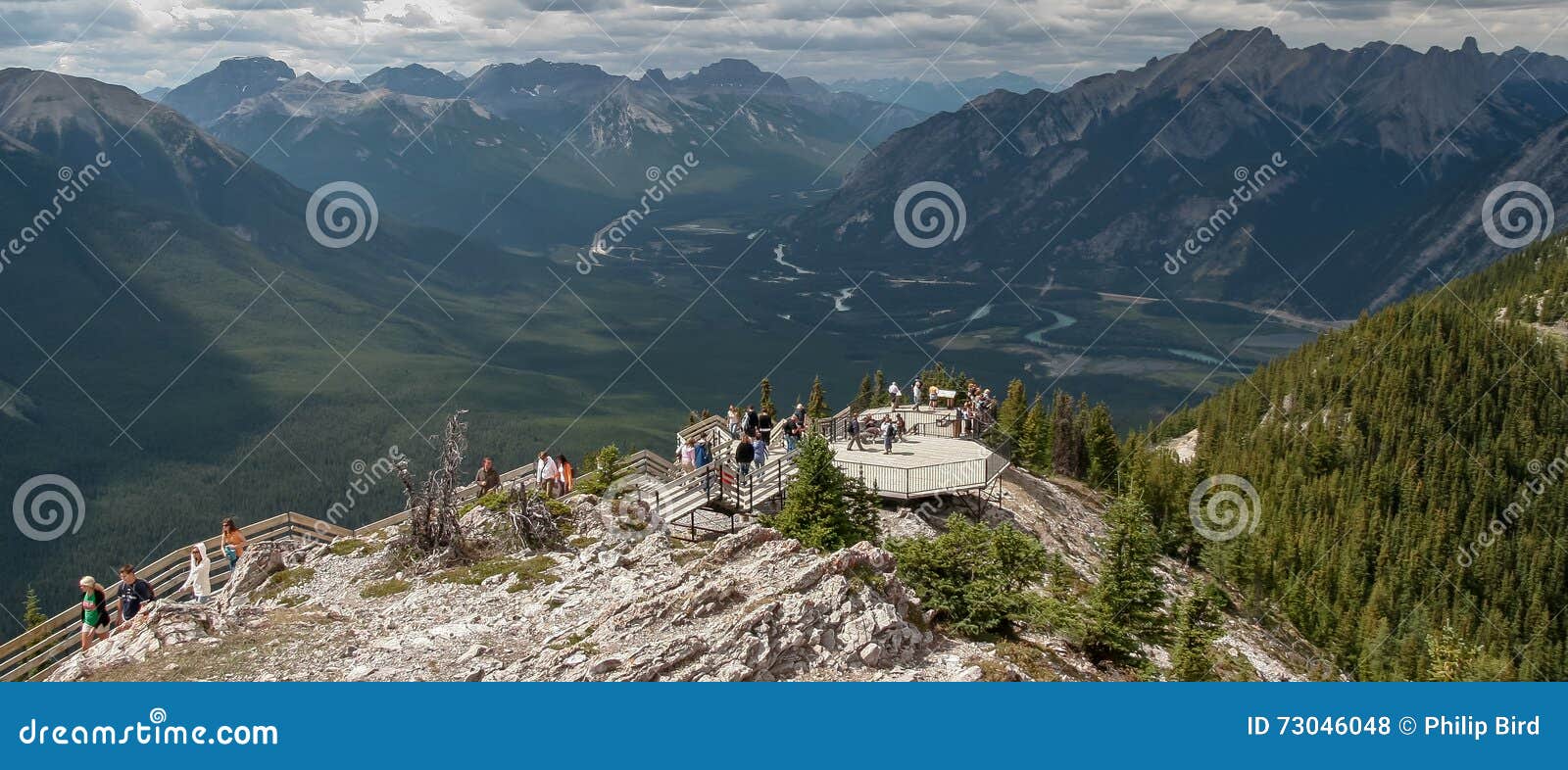 BANFF, ALBERTA/CANADA - AUGUST 7 : Viewing Platform Near Banff a ...