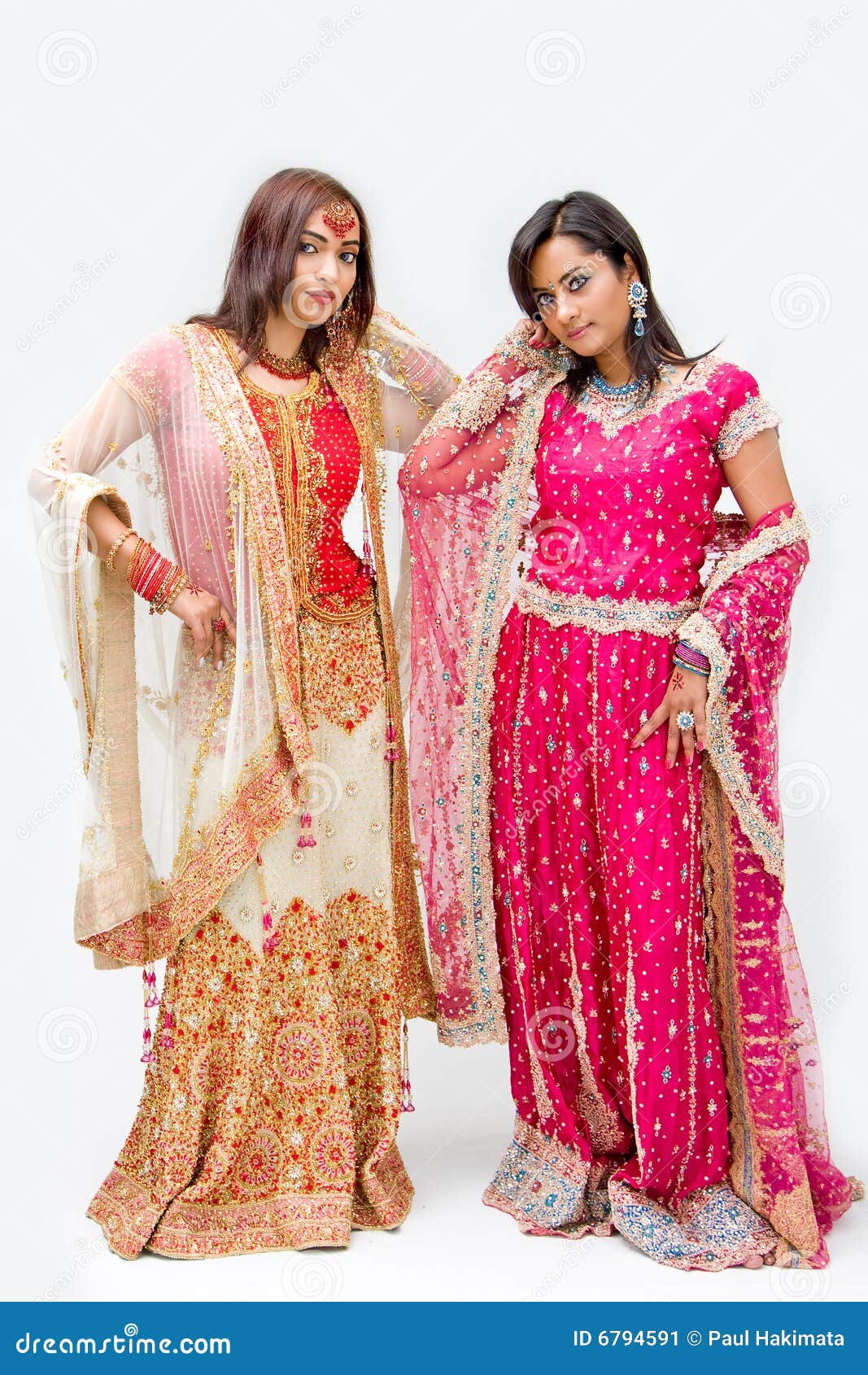 Bangali brides stock image. Image of bride, lehenga, bindi - 6794591