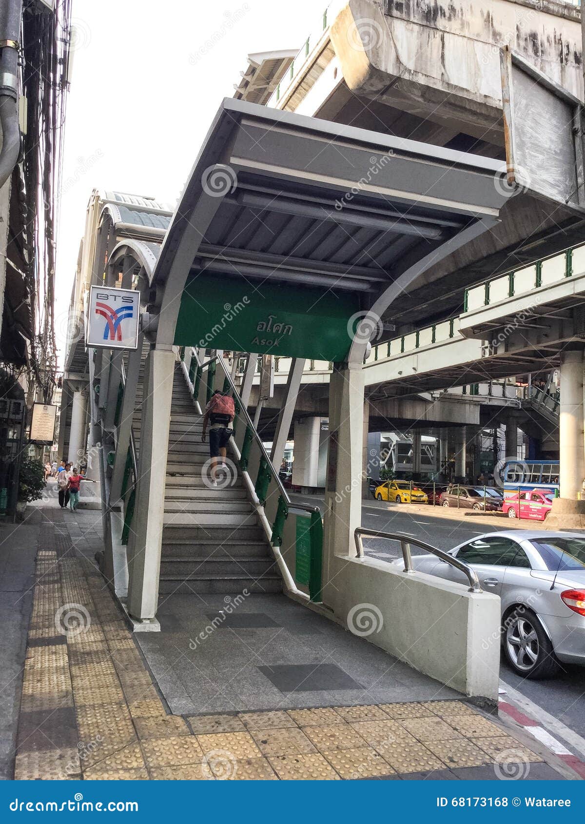 BANGKOK BTS Skytrain an Asok-Station Redaktionelles Stockfoto - Bild ...