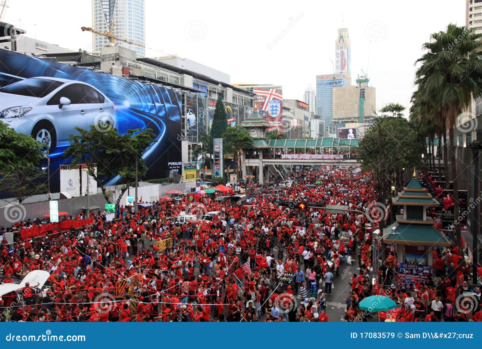 BANGKOK - NOV 19: Red Shirts Protest Editorial Stock Image - Image of ...