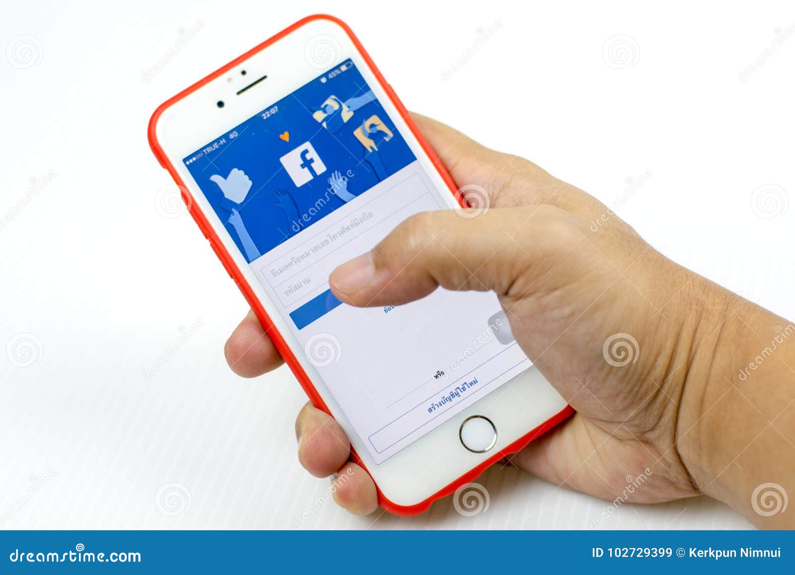 Facebook application editorial stock image. Image of digit - 102729399