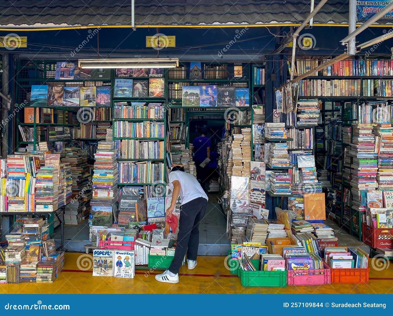 Second Hand Book Shop at Chatuchak Weekend Market I Editorial Stock ... Second Hand Book Shop at Chatuchak Weekend Market I Editorial Stock ...