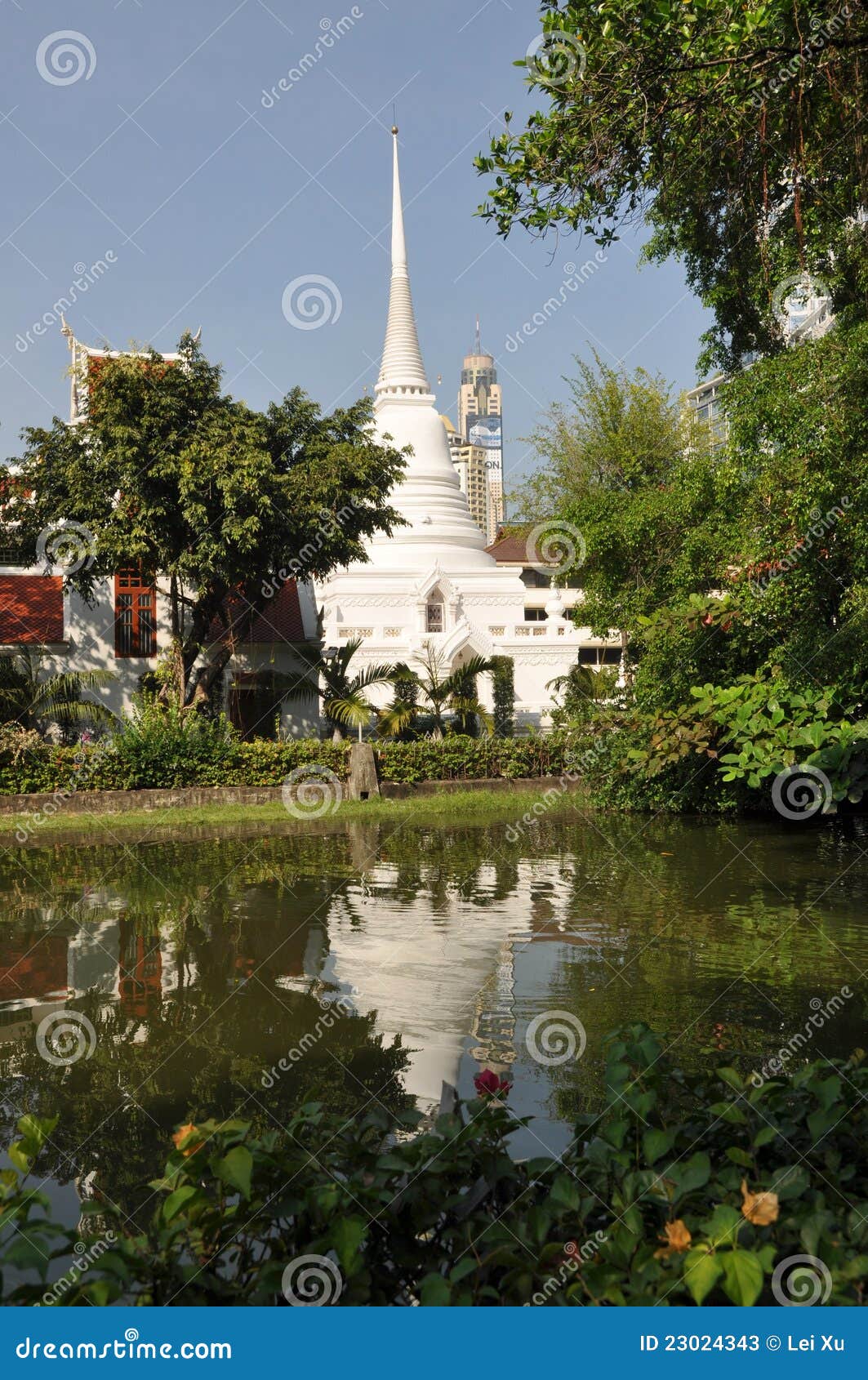 Bangkok, Thailand: Wat Pathum Wanaram Editorial Stock Photo - Image of ...
