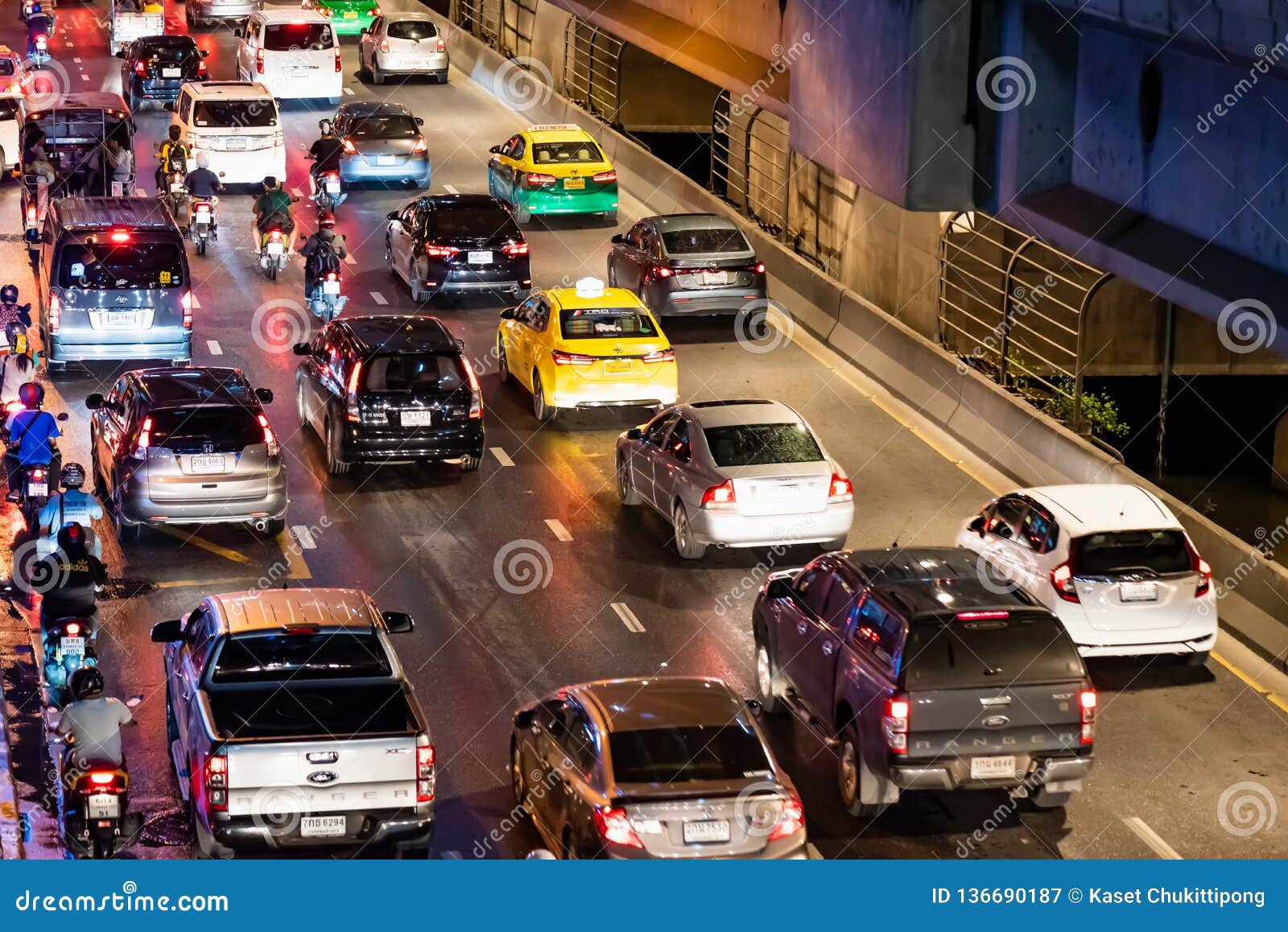 Bangkok traffic nightmare editorial photography. Image of light - 136690187