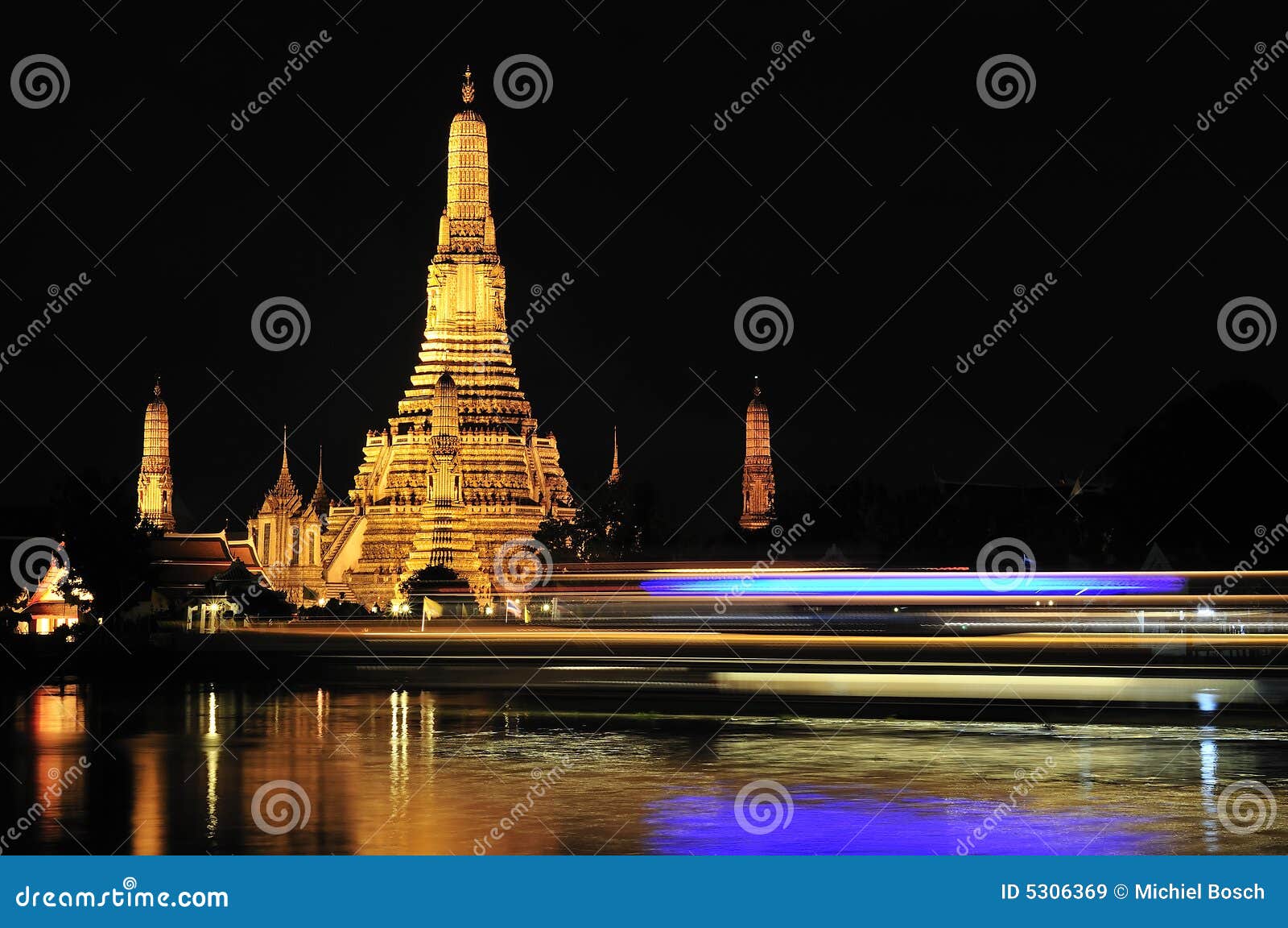 Bangkok, Wat Arun at night stock image. Image of holiday - 5306369