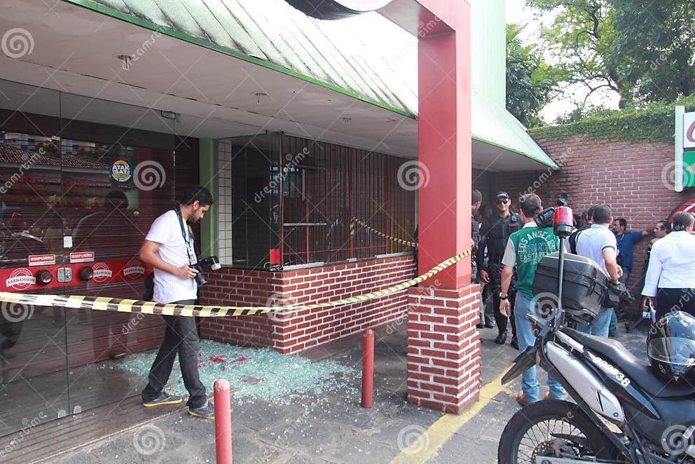 Bank hold-up editorial stock photo. Image of reporters - 23532733