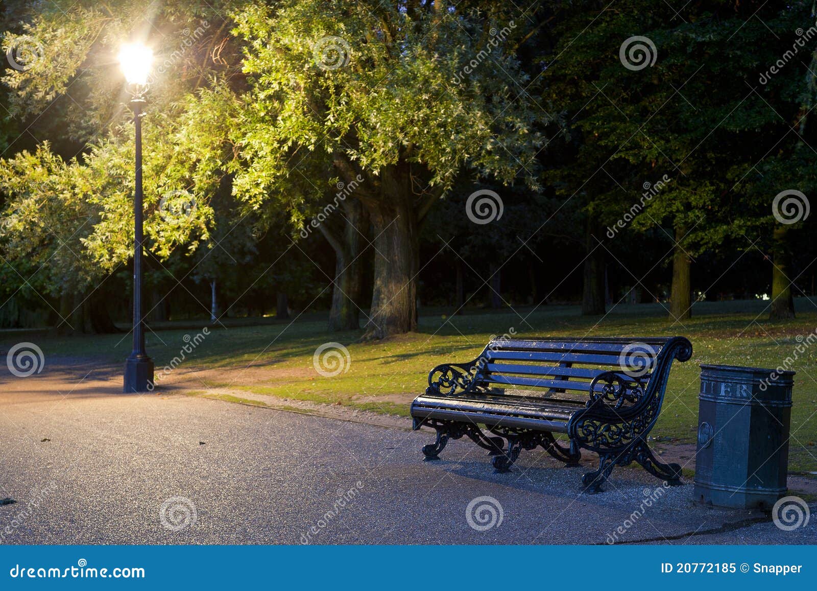 Bank im Park stockbild. Bild von bank, london, grün, ferien - 20772185